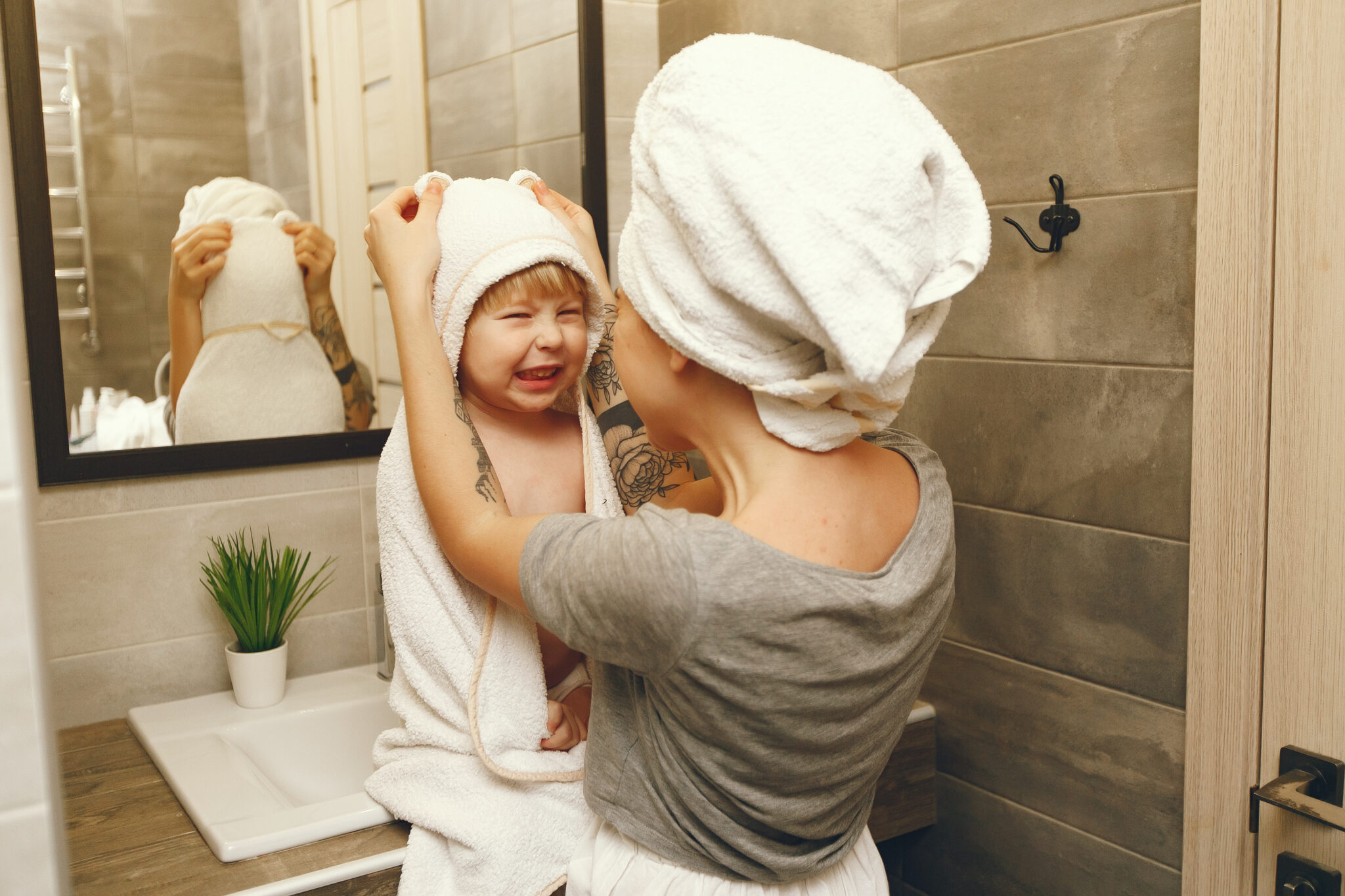 Importance of bathing daily - HEALTHAVICENA